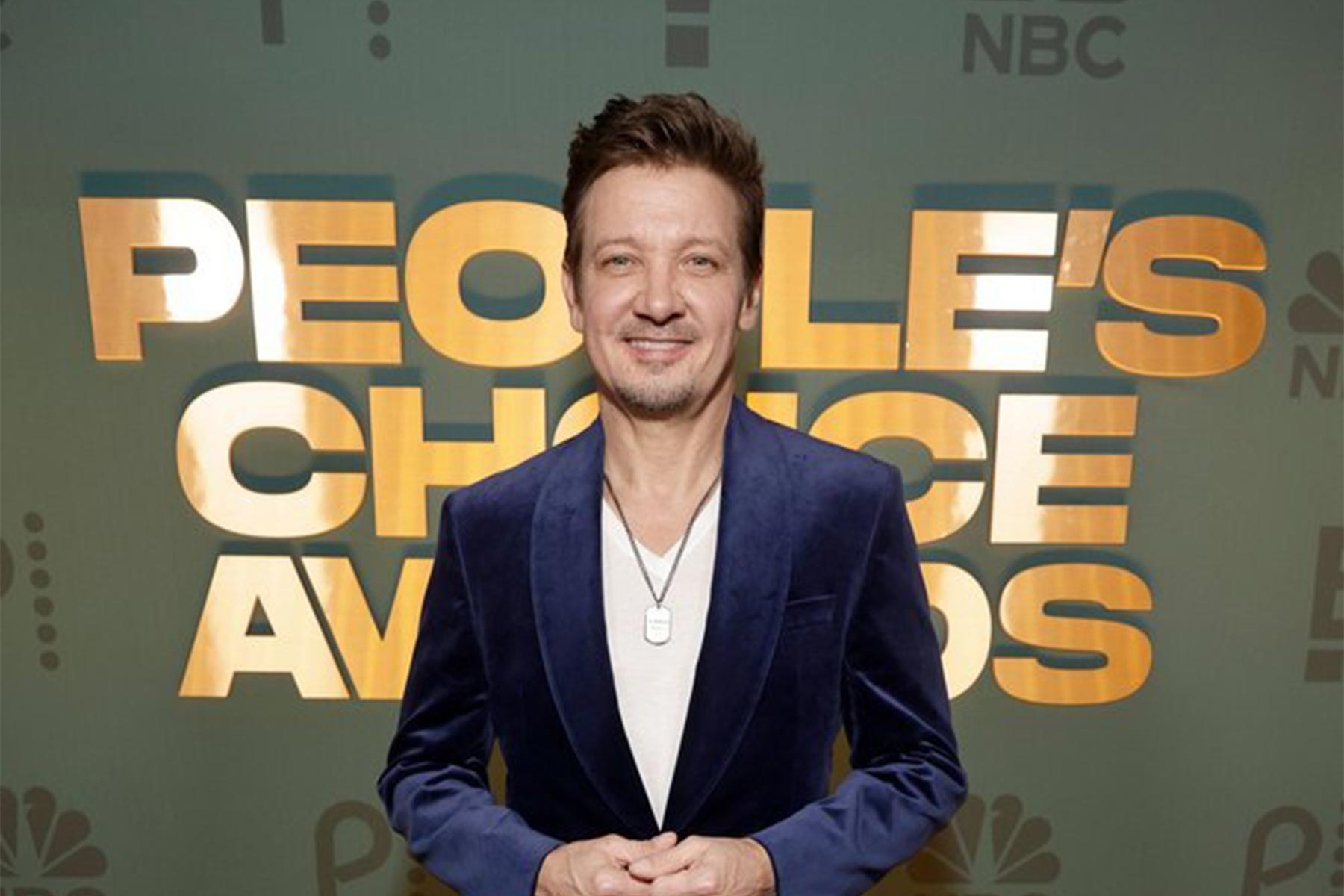 It's a Jeremy Renner-vation! Avenger Gifts Home Makeover to Mom ...