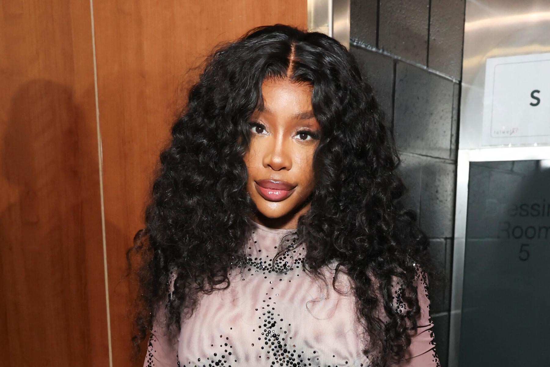 SZA Is a Force of Nature and We Love It! - AfterBuzz TV