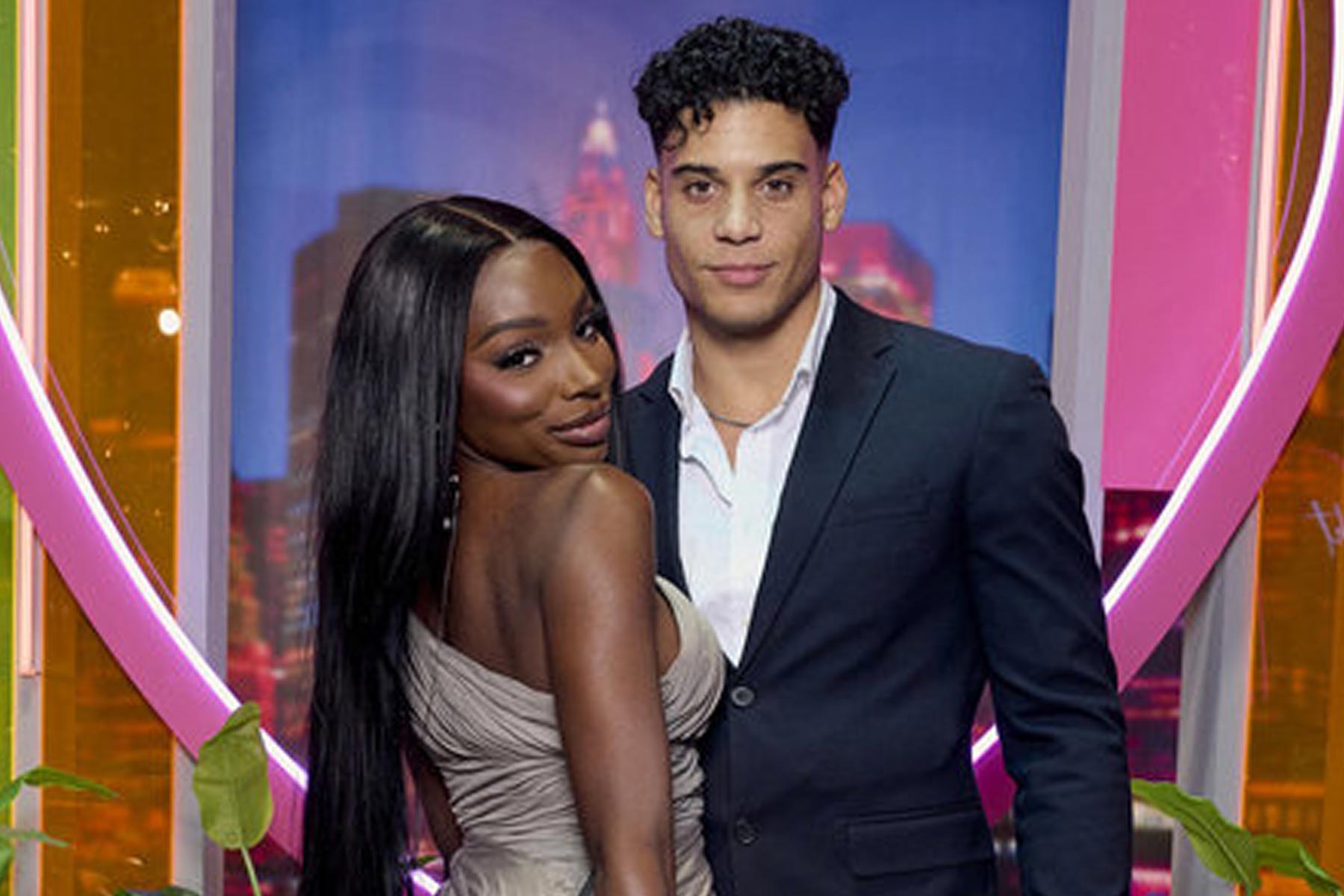 Love Island USA's JaNa Craig & Kenny Rodriguez Split - AfterBuzz TV