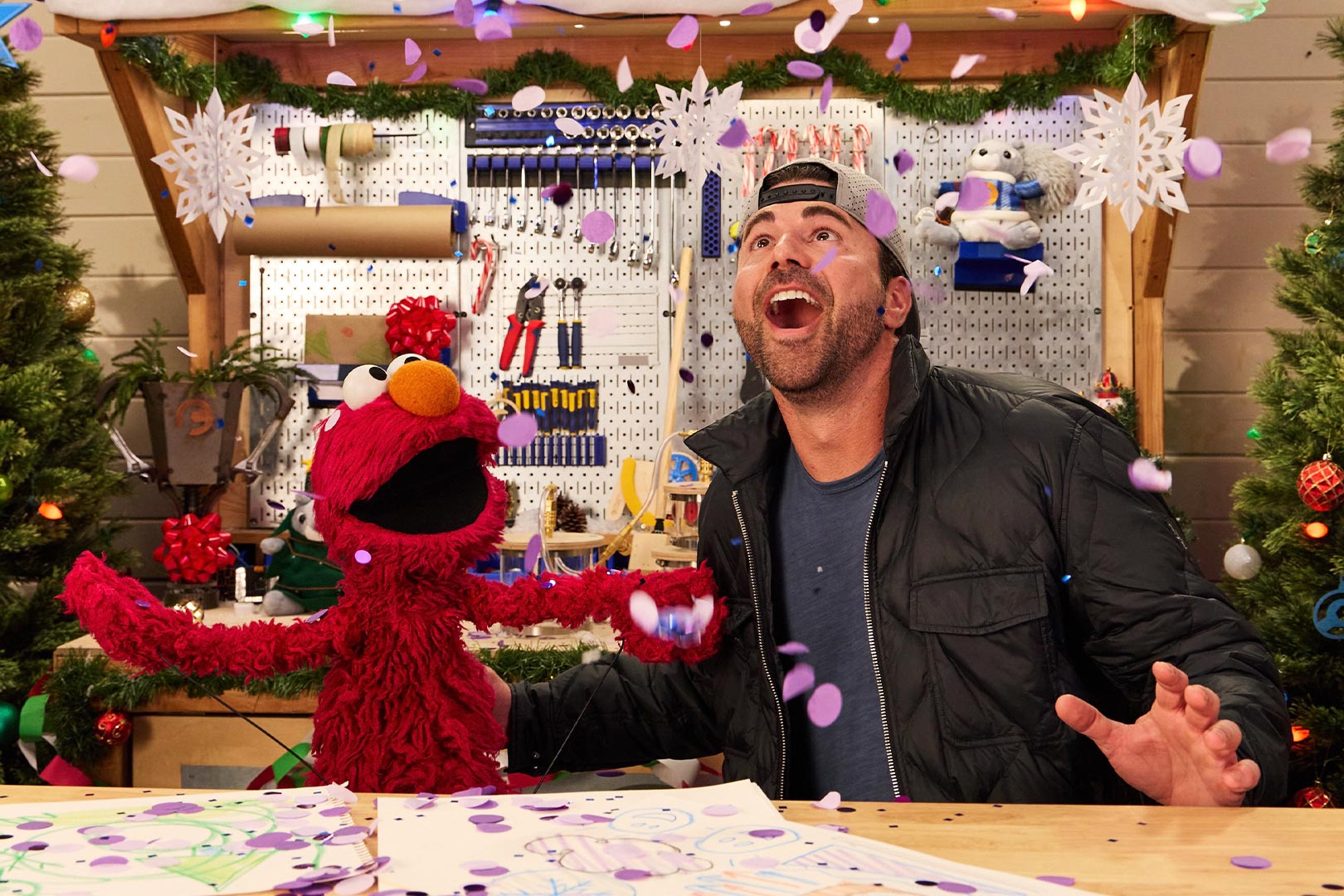 Elmo And Mark Rober Celebrate Merry Giftmas - AfterBuzz TV